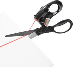 レーザーが導く☆ 光のガイドでブレなく切れるハサミ「Laser Scissors」 | おもしろグッズ＆アイテムノート